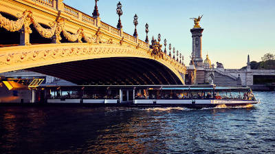 Romantic Dinner Cruise in Paris - Gourmet Seine River Experience